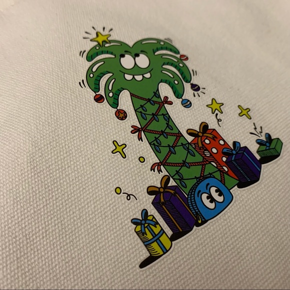 InnIsFree | Bags | Innisfree Limited Edition Green Holidays 220 Eco Bag ...